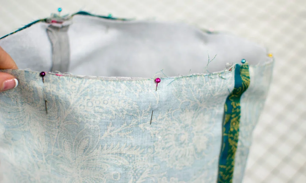 How to Sew a Tote with Many Pockets! {free sewing pattern - Part 2}