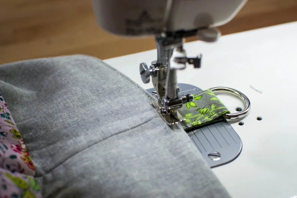 How to Sew a Tote with Many Pockets! {free sewing pattern - Part 2}