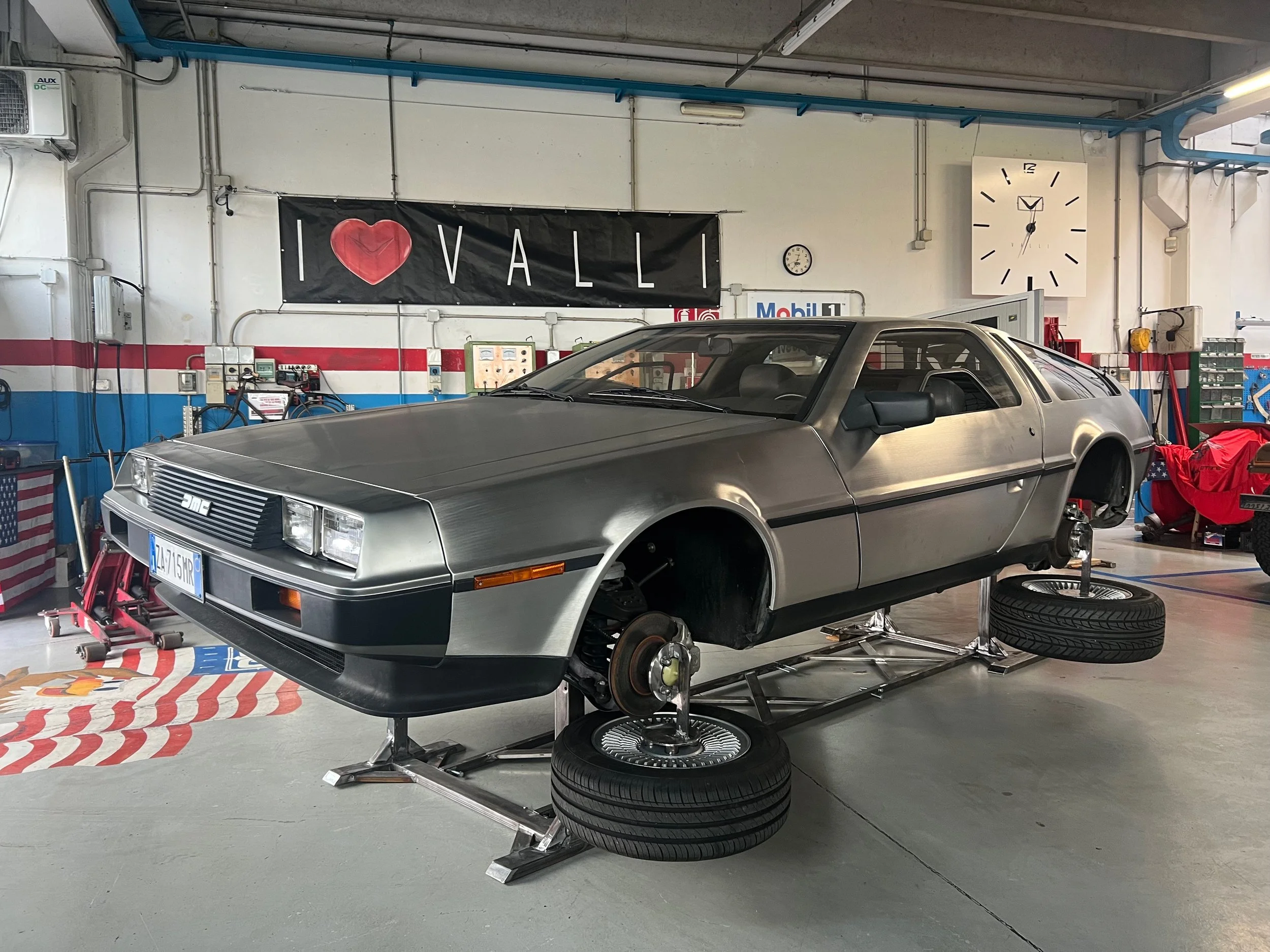 DMC: 1981 DMC-12 De Lorean — VALLI - The Black Gate "americani con stile"