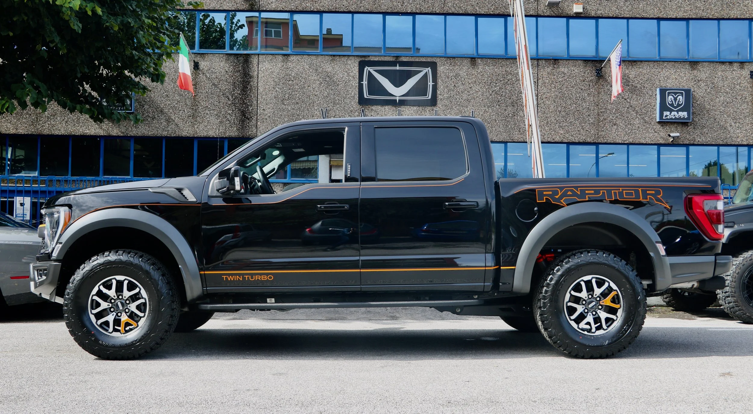 2025 Ford F150 Raptor SuperCrew — VALLI - The Black Gate "americani con ...