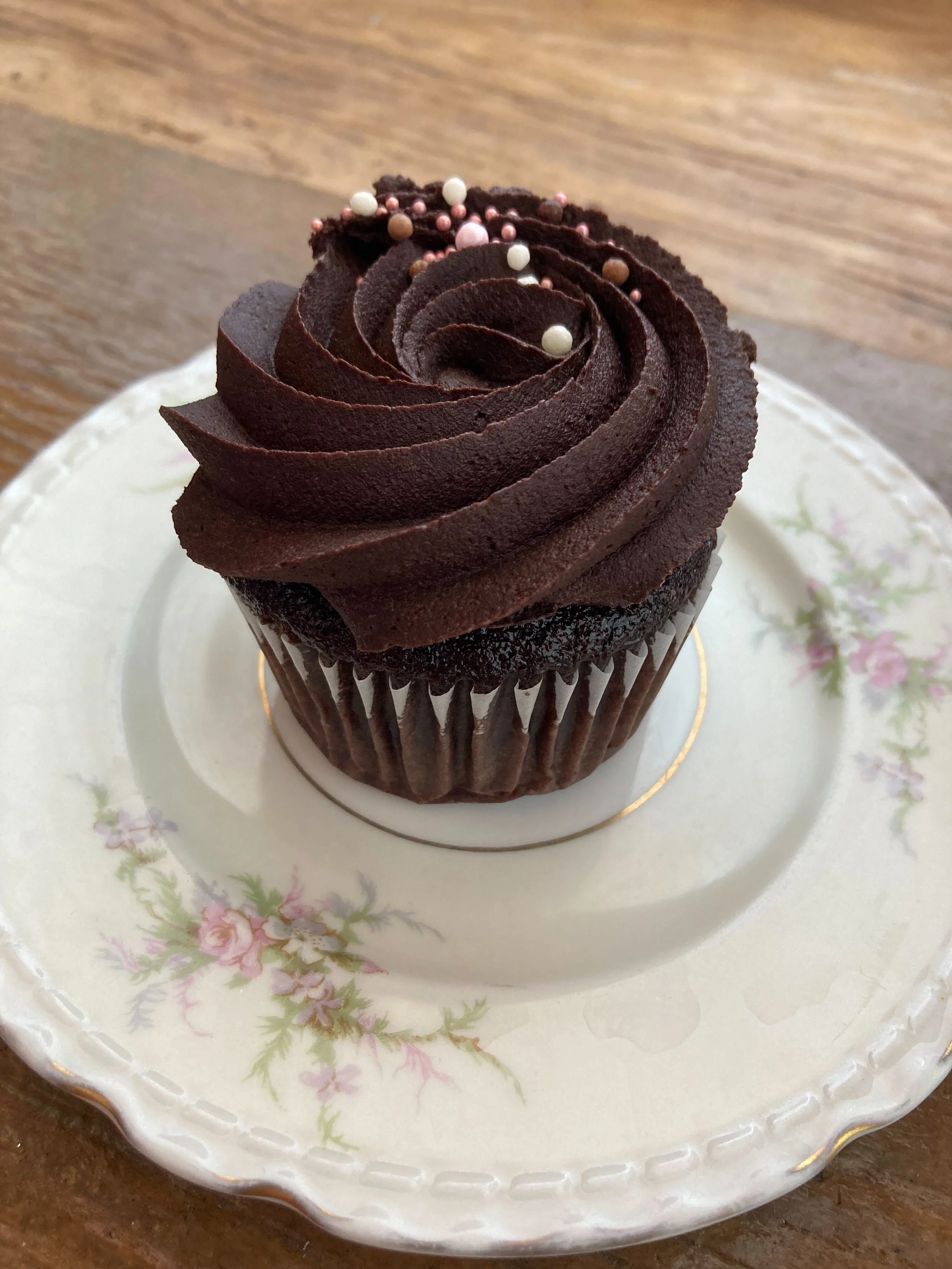 Individual Cupcakes — Farina Bakery | Handcrafted Macarons, Pastries ...