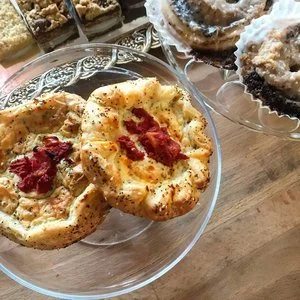 Farina Bakery | Handcrafted Macarons, Pastries, Cupcakes and Cake Slices