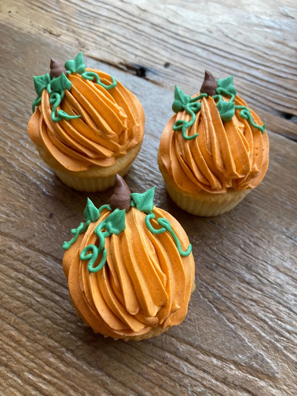 Farina Bakery | Handcrafted Macarons, Pastries, Cupcakes and Cake Slices