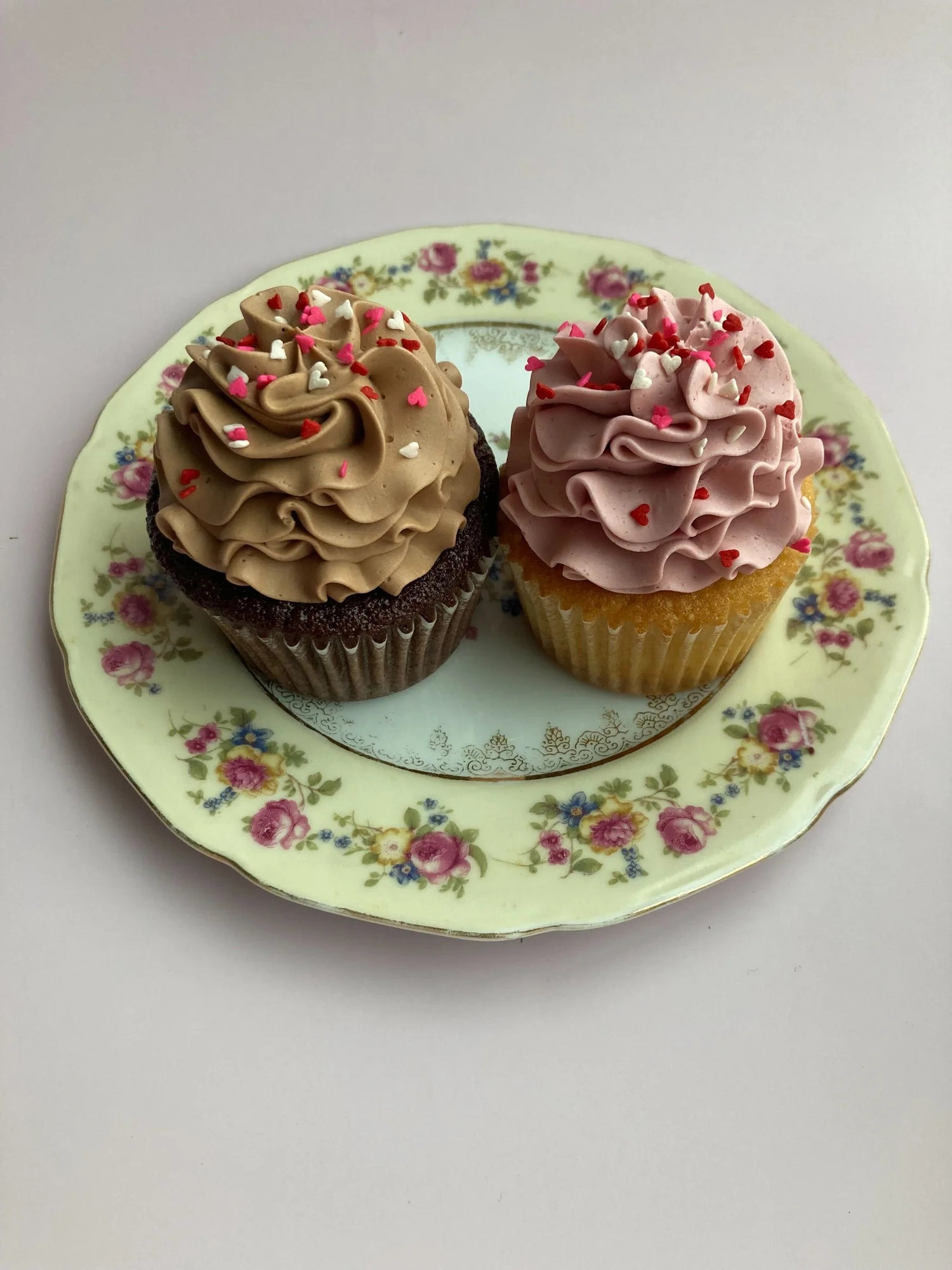 Farina Bakery | Handcrafted Macarons, Pastries, Cupcakes and Cake Slices