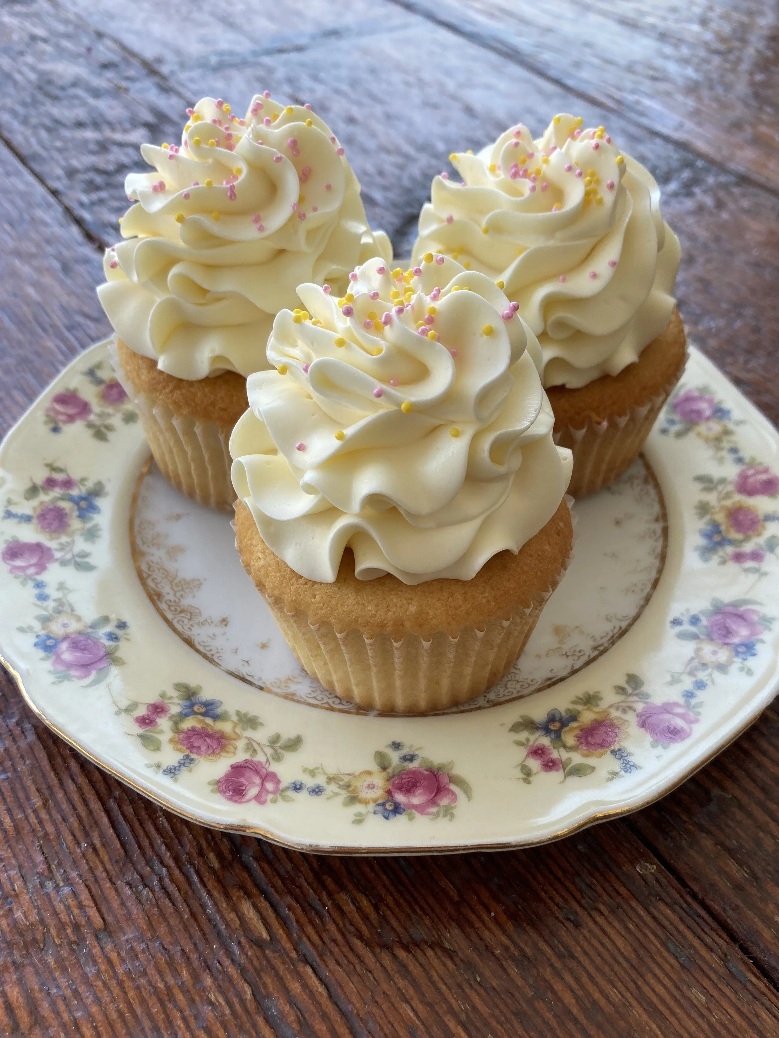 Individual Cupcakes — Farina Bakery | Handcrafted Macarons, Pastries ...