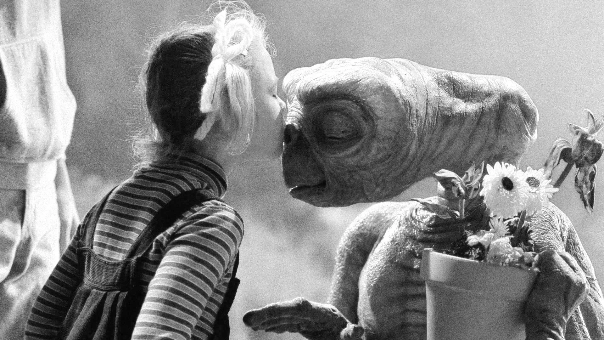 E.T. - THE EXTRA-TERRESTRIAL (1982) — heinkedigital.com