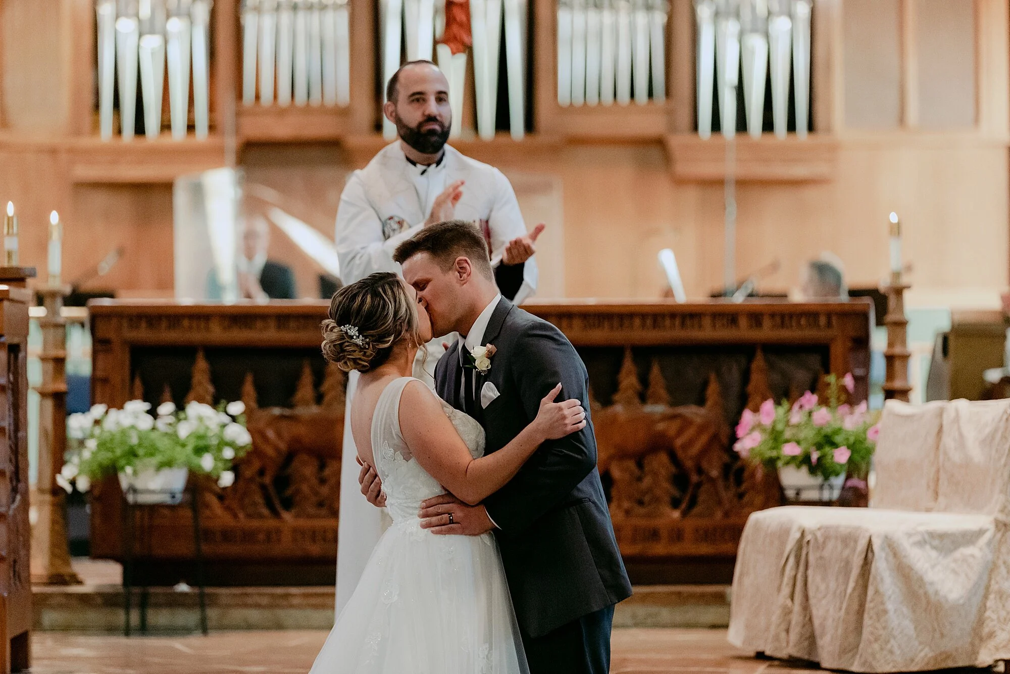 HALEY + AARON // A SUMMER WEDDING IN LAKE ORION MICHIGAN — Courtney ...