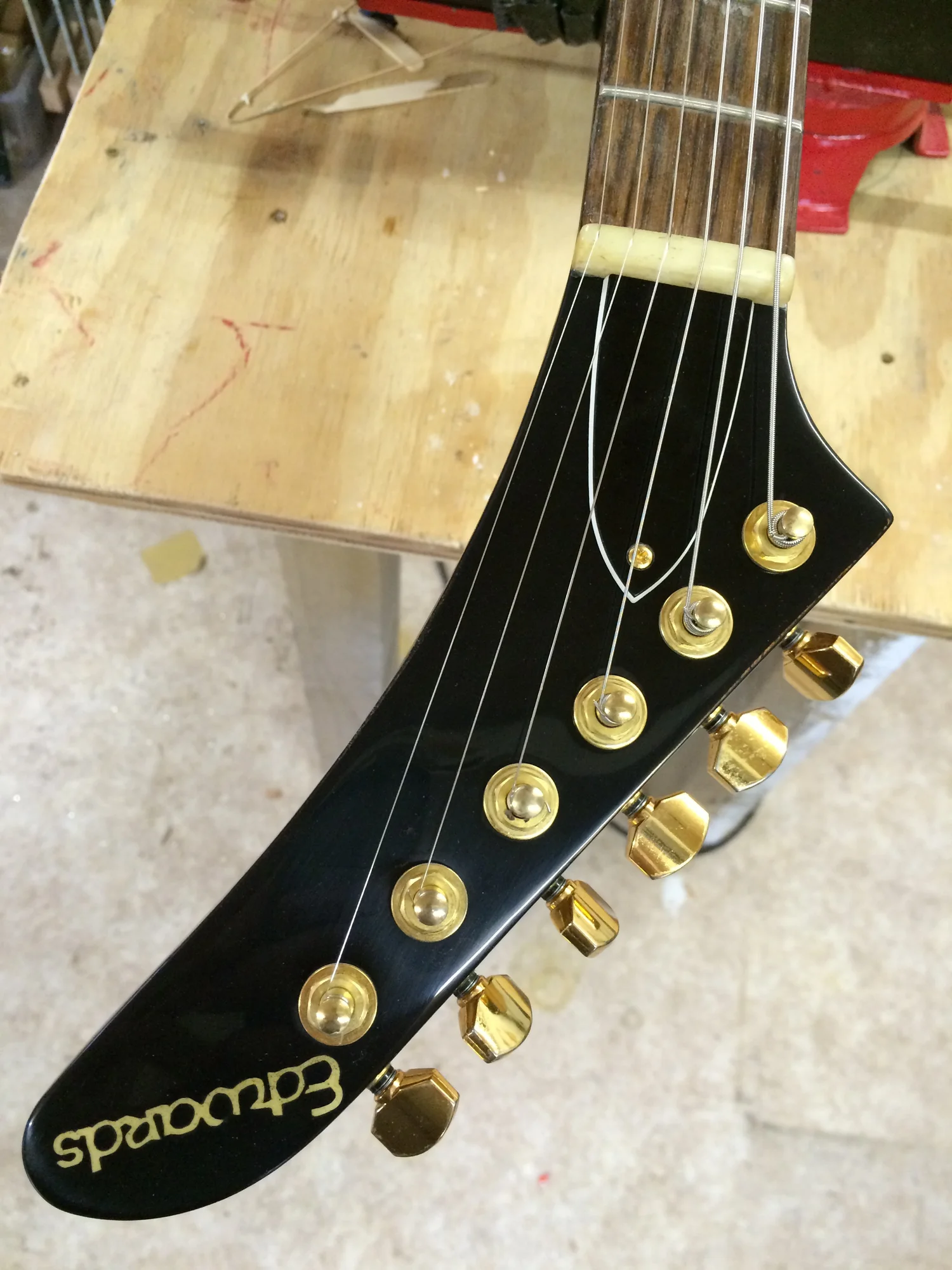 Repairing a Nasty Headstock Break — Haze Guitars