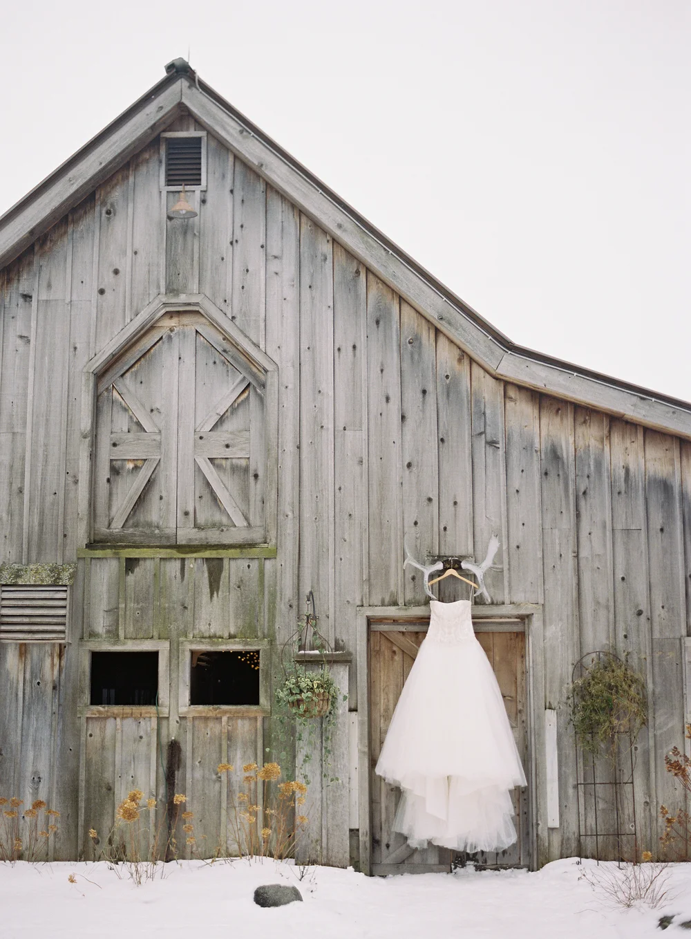 Winter Editorial Shoot at Snow Moon Ranch — Sincerely, Ginger Event ...