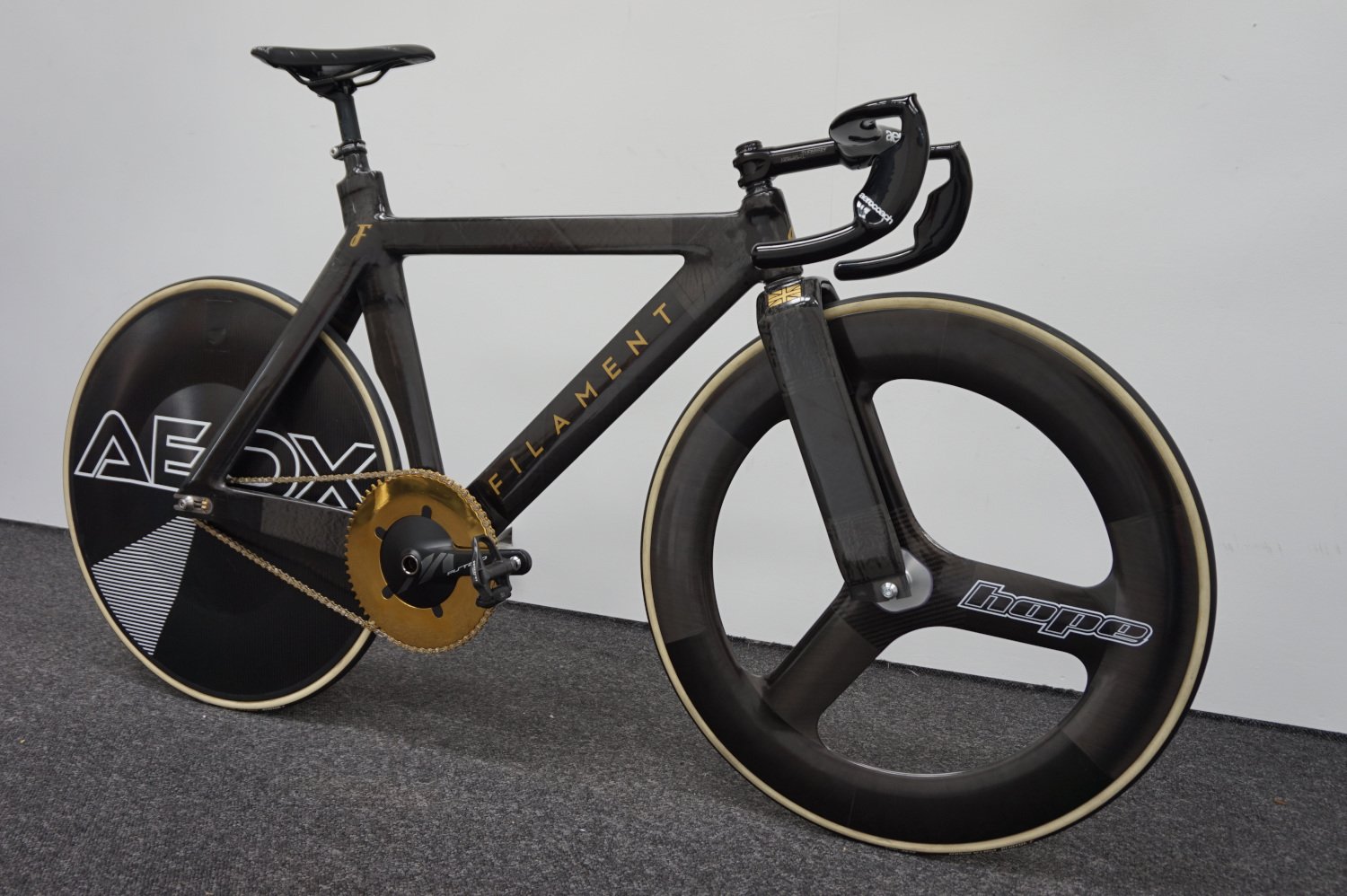 Custom carbon track bikes — Filament Bikes - Custom carbon fibre frames ...