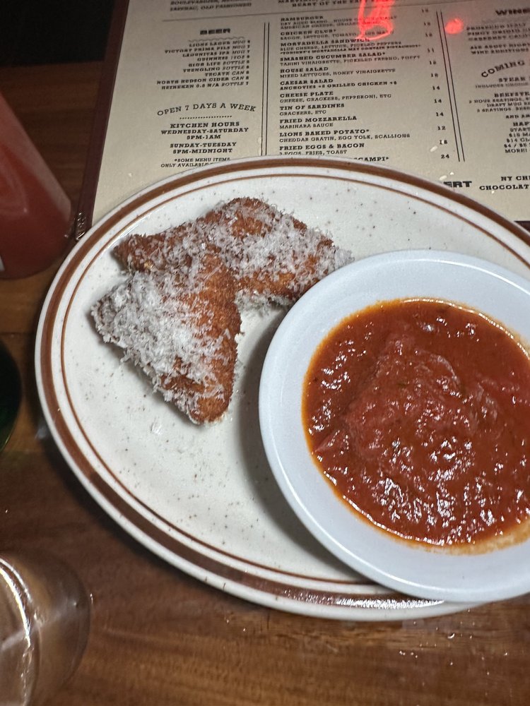 ONE OF NYC'S BEST BURGERS! : THE LIONS BAR — NYC Foodie