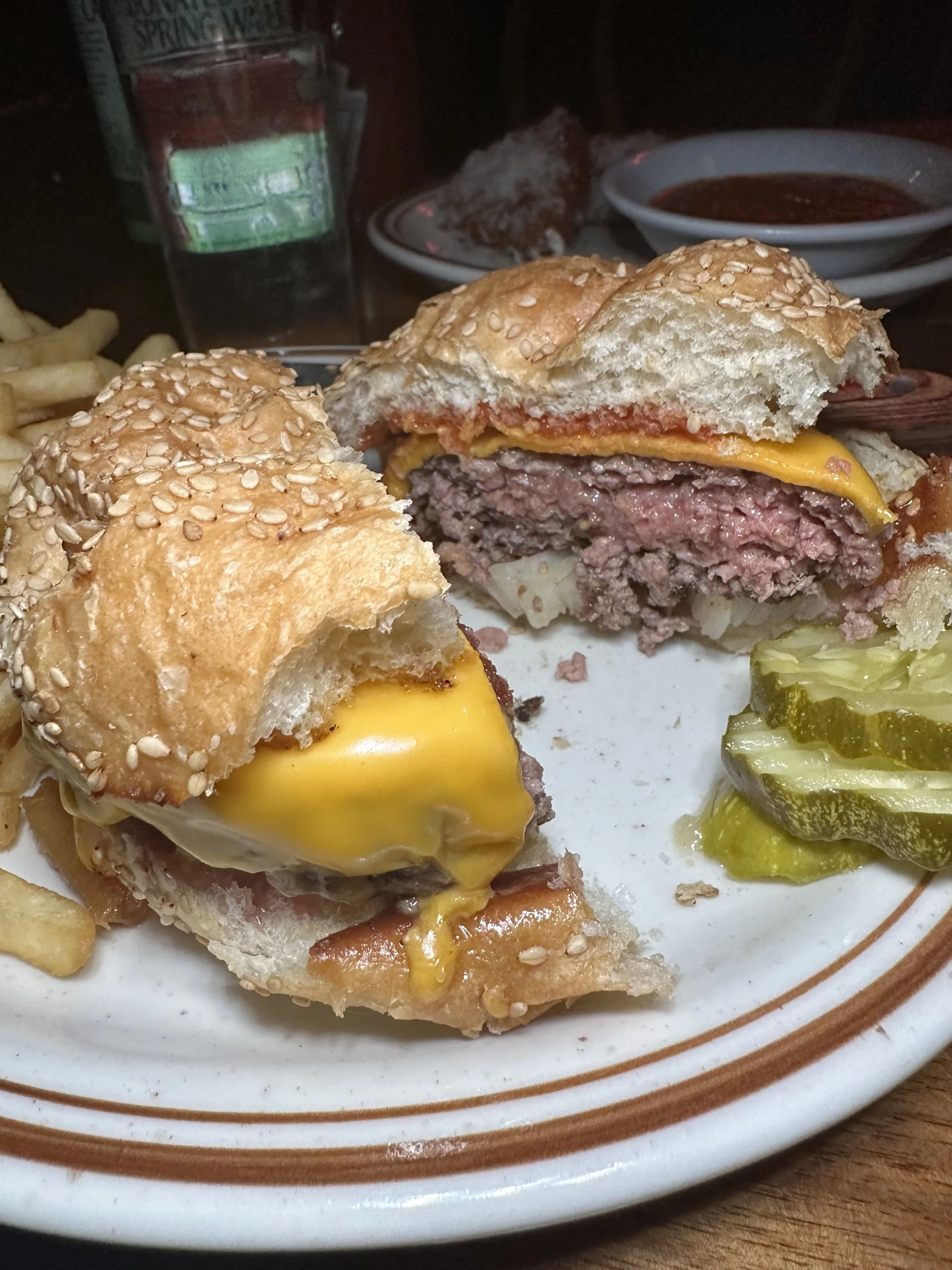 ONE OF NYC'S BEST BURGERS! : THE LIONS BAR — NYC Foodie