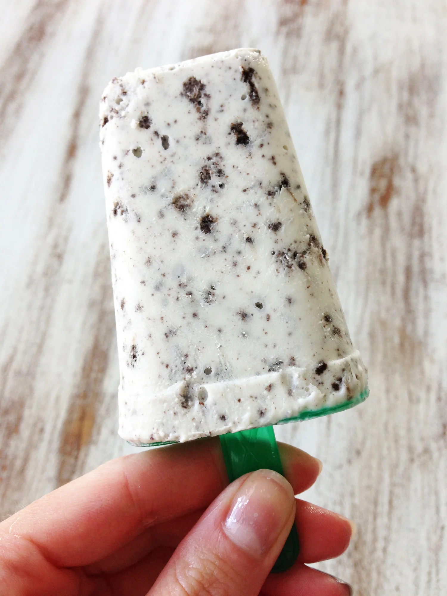 Skinny Cookies & Cream Popsicles — The Skinny Fork