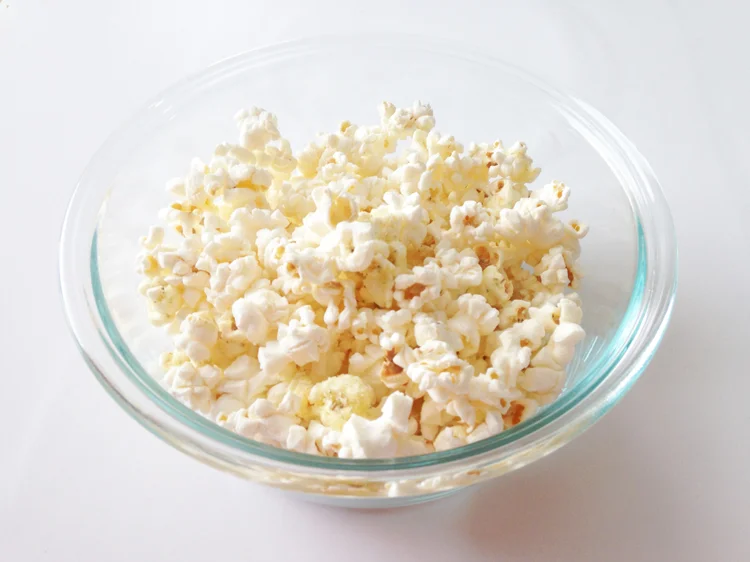 Healthy Brown Bag Popcorn (Garlic Parmesan) — The Skinny Fork