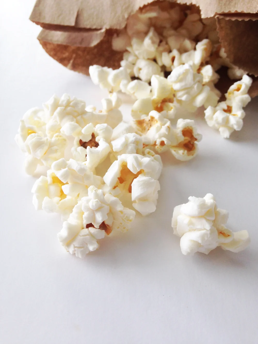 Healthy Brown Bag Popcorn (Garlic Parmesan) — The Skinny Fork