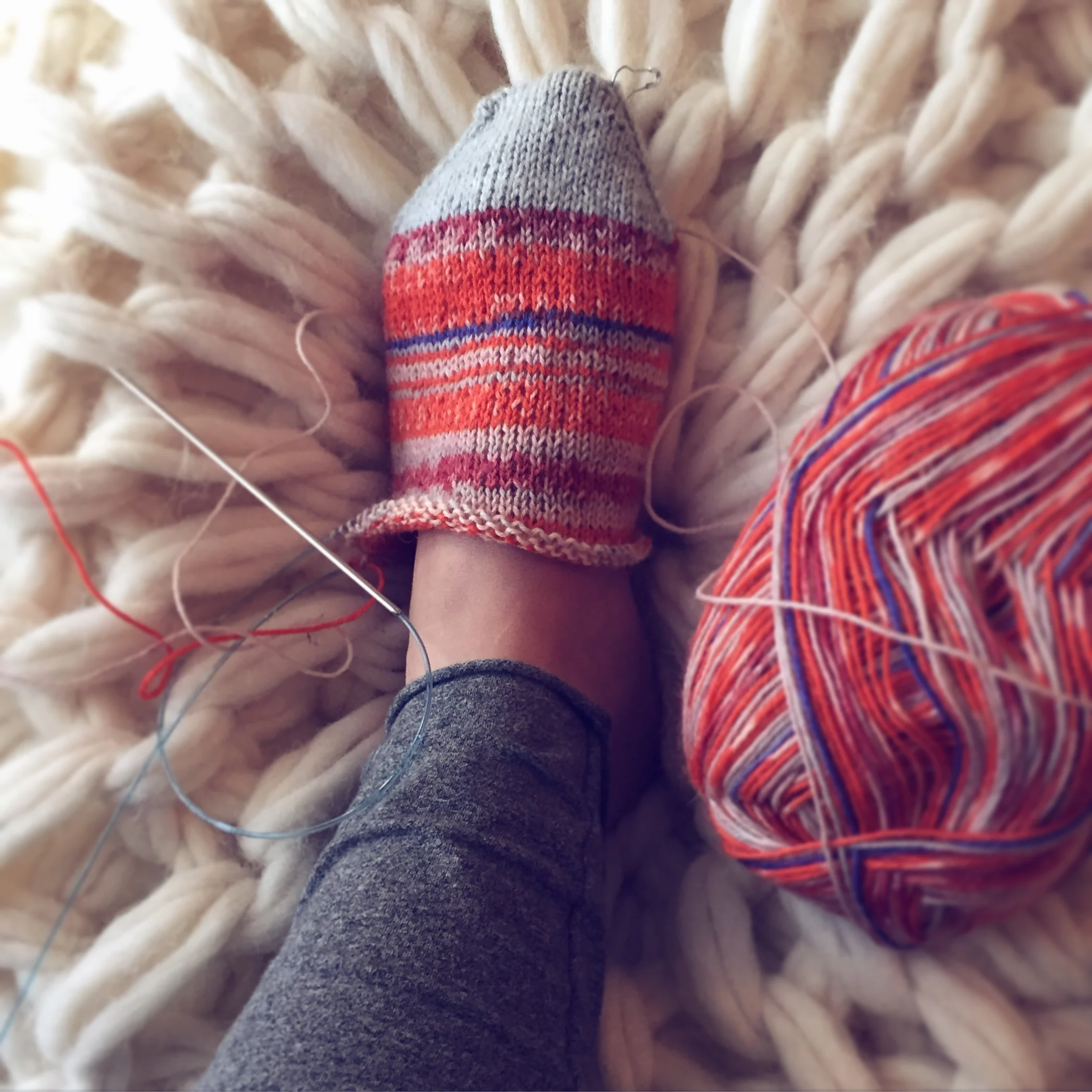 KNITTING || TOE UP & AFTERTHOUGHT HEEL SOCKS ON THE NEEDLES — VERY SHANNON