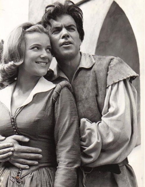 Devil Ship Pirates — John Cairney