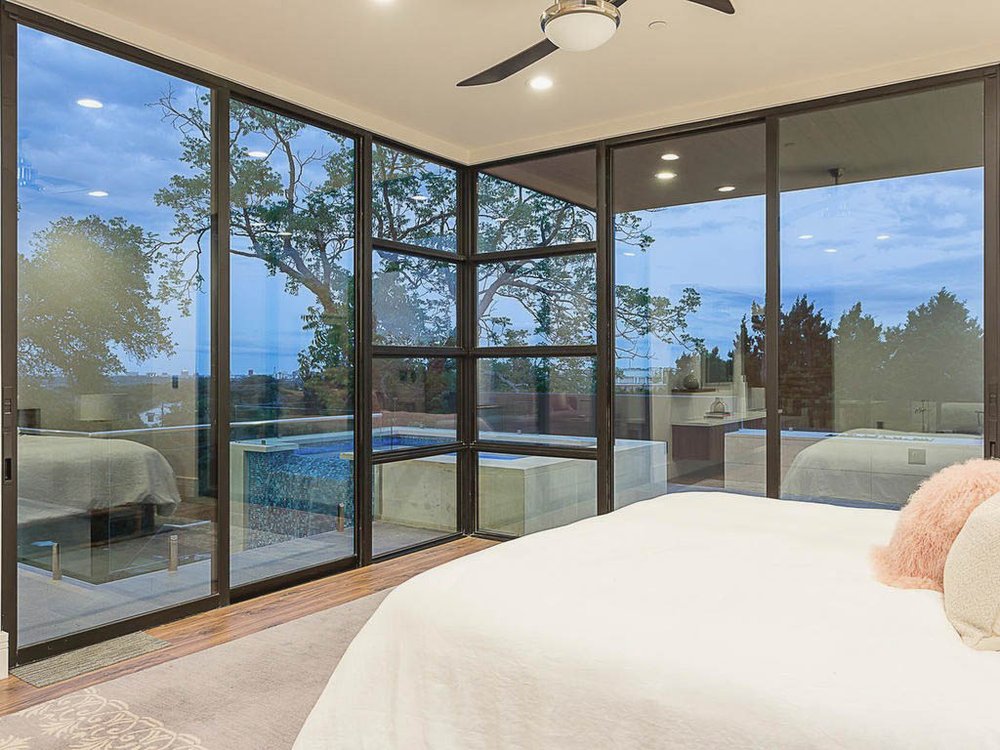 119 Redbud — Designer >>---> Austin, TX