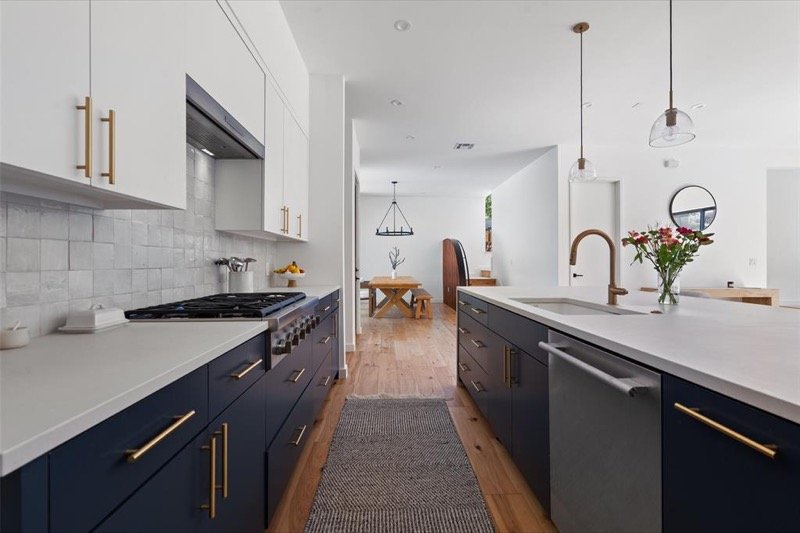 2425 Wilson — Designer >>---> Austin, TX