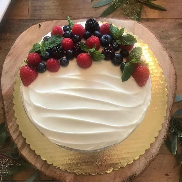 Organic Fresh Berry Cake — Mama Luna Cakes