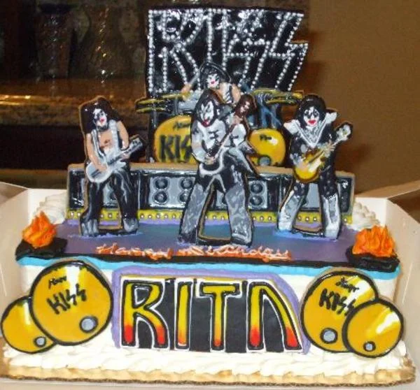 Party Food All Night Long & Everyday. Kiss Cakes! — The World of Kitsch