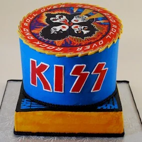 Party Food All Night Long & Everyday. Kiss Cakes! — The World of Kitsch