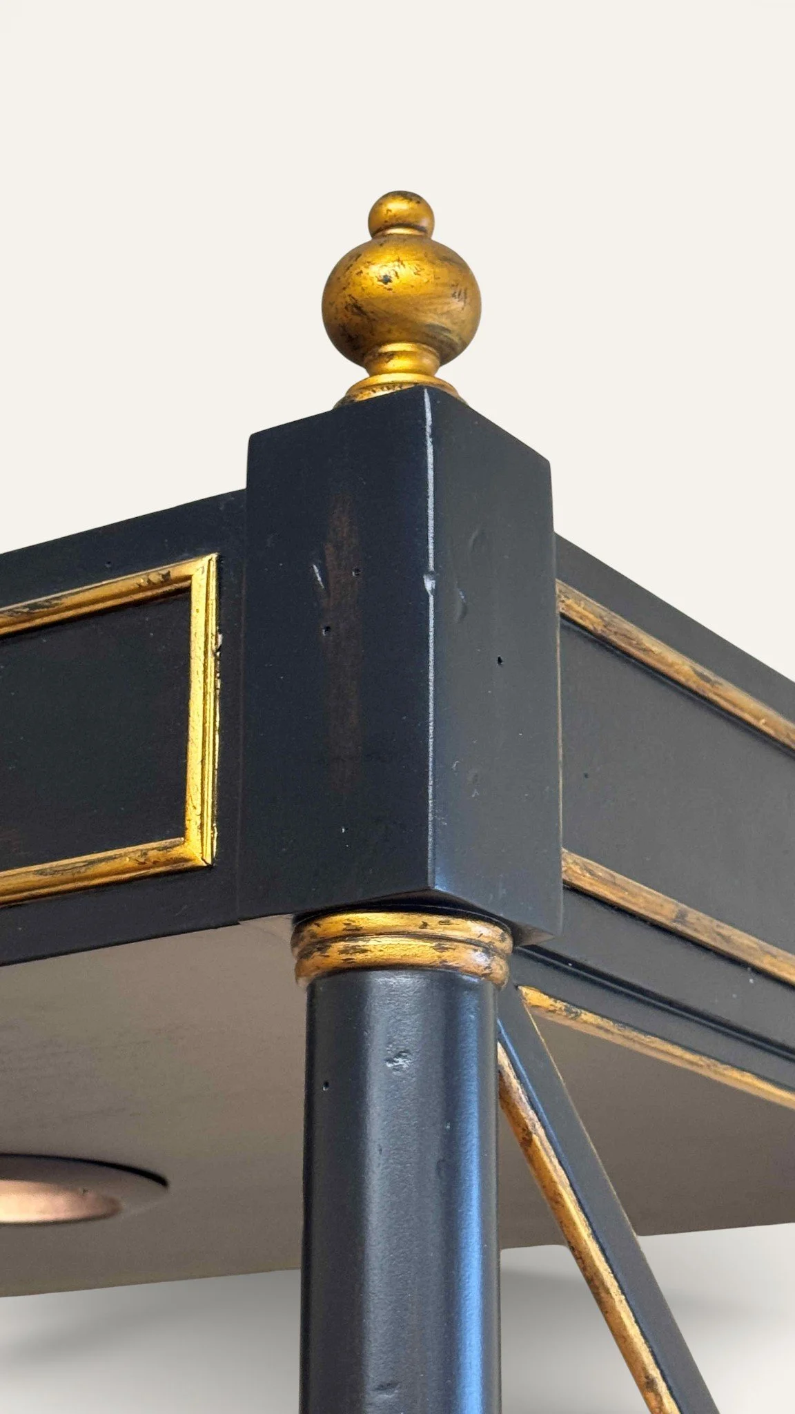 Encore Furniture Gallery-Sherrill Lighted Regency 5-Tier Etagere