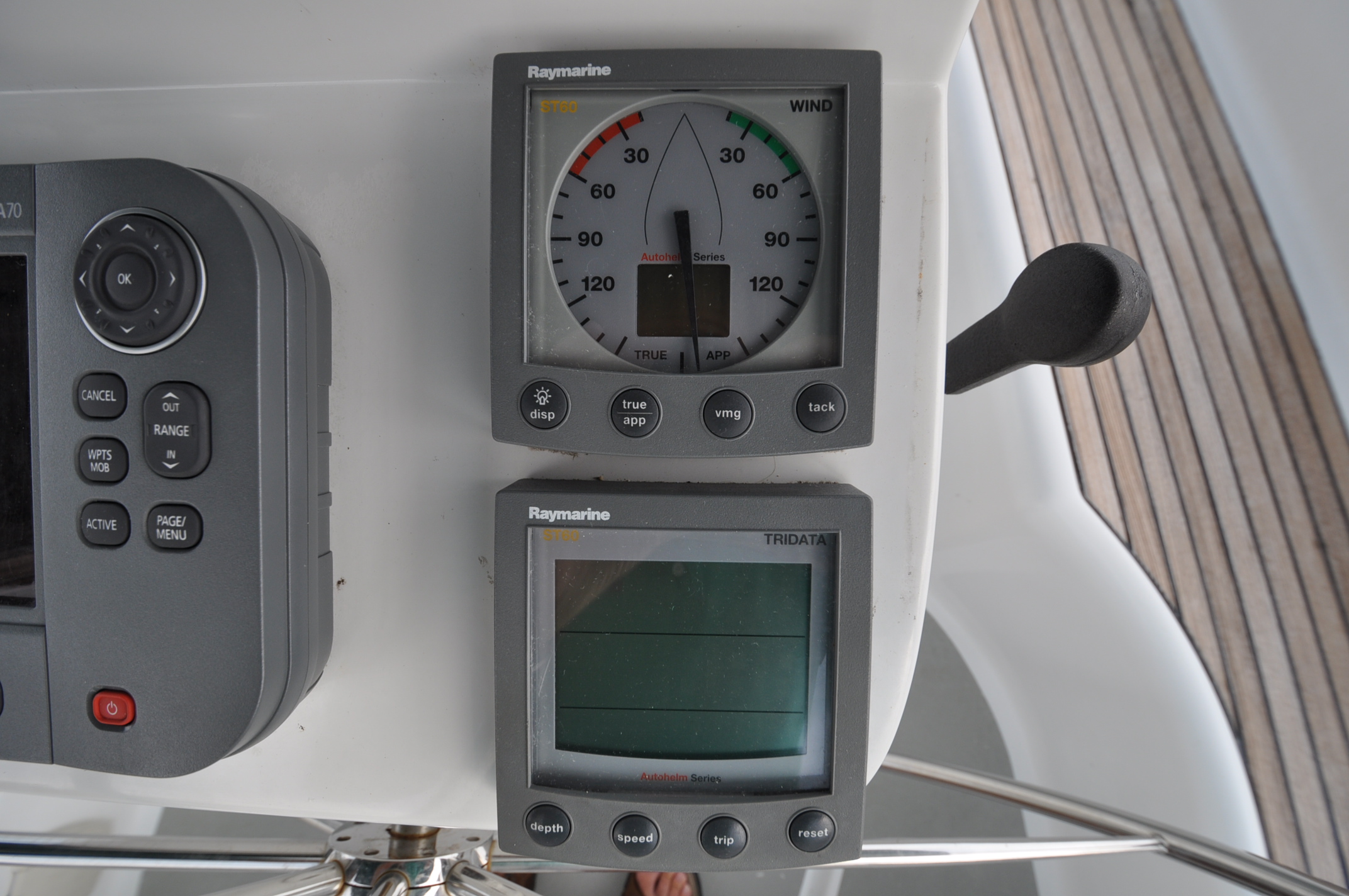 2004 Beneteau 393 3-Cabin — Dave Townley Yachts