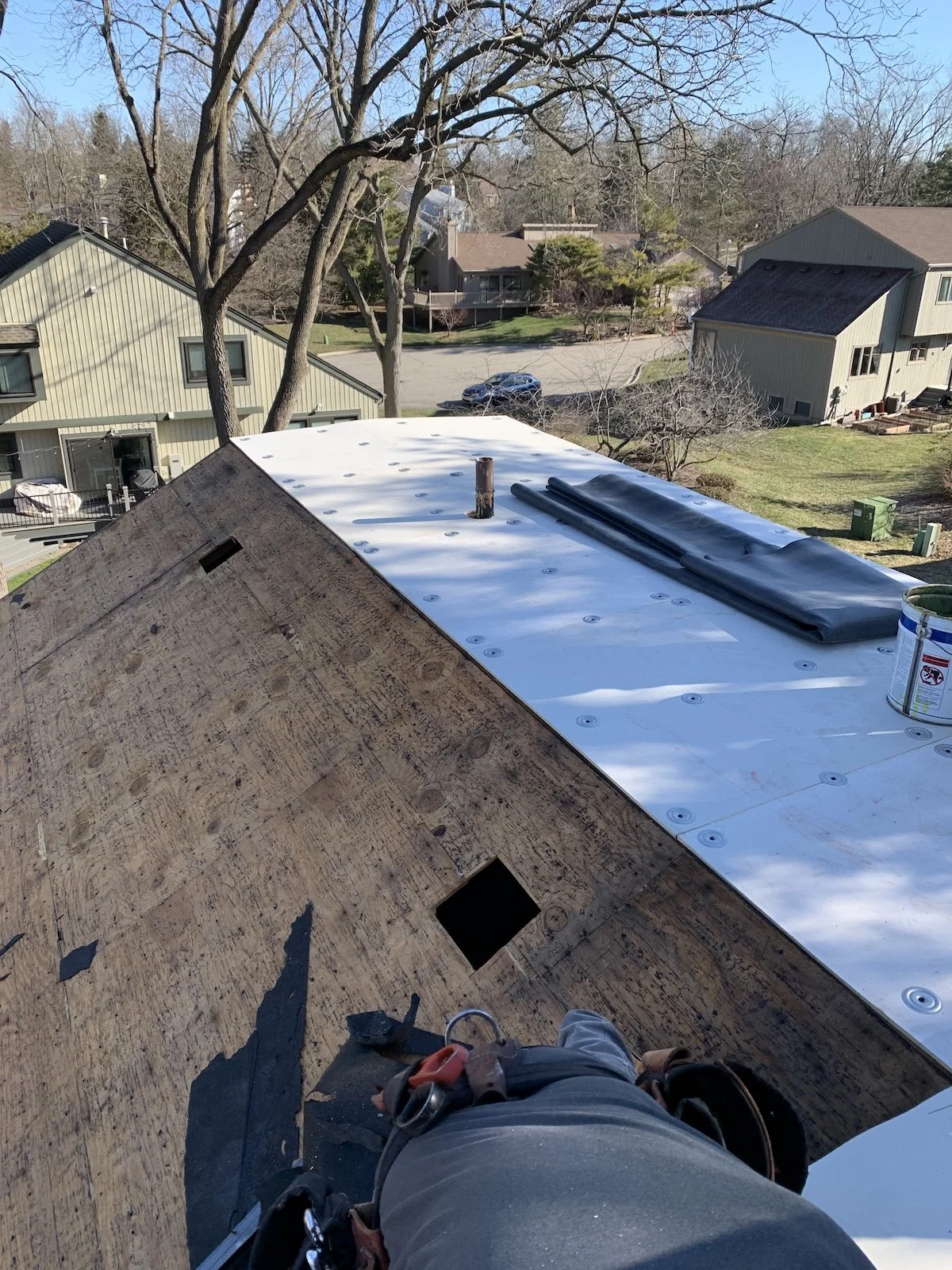 Poor Ventilation Leads to Cathedral Ceiling Leak