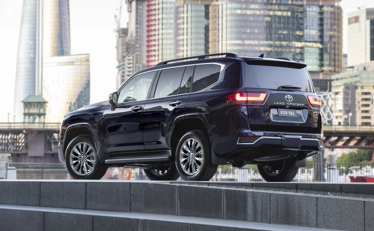 Toyota LandCruiser 300 review and buyer’s guide — Auto Expert John Cadogan