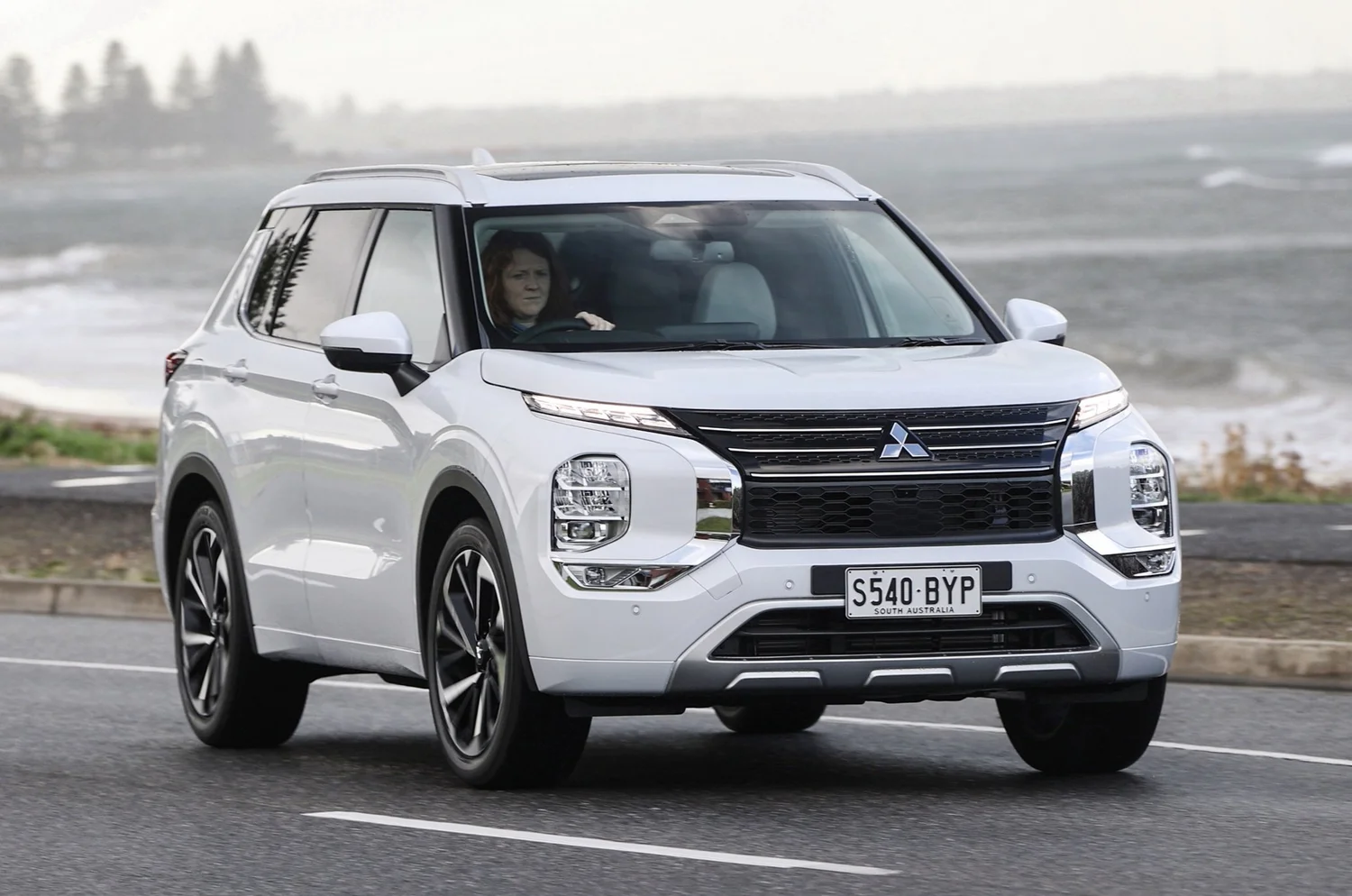 Mitsubishi Outlander review and buyer's guide — Auto Expert John Cadogan