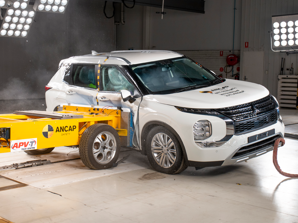 Mitsubishi Outlander review and buyer's guide — Auto Expert John Cadogan