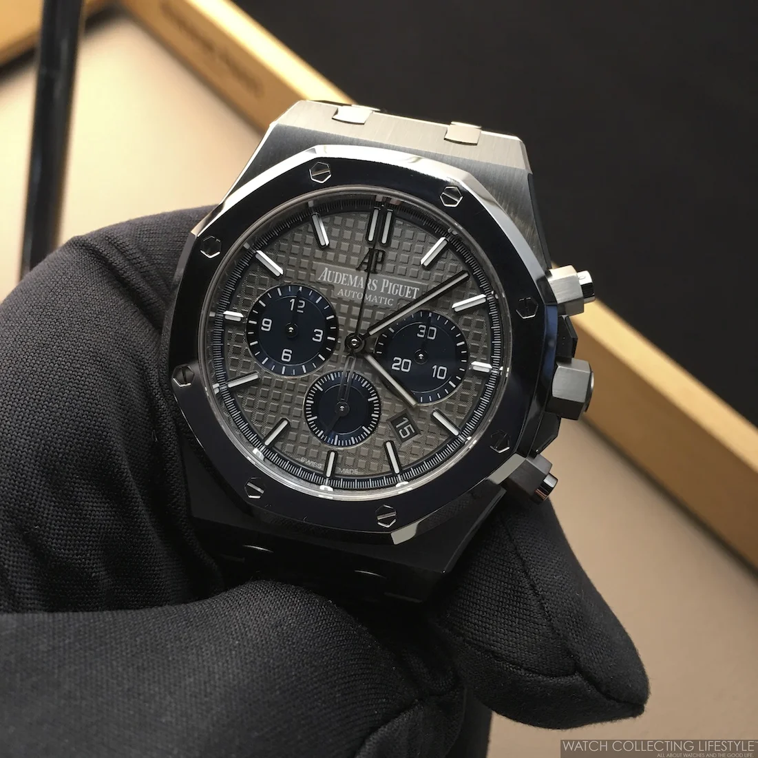 SIHH 2017: Audemars Piguet Royal Oak Chronograph Titanium and Platinum ...