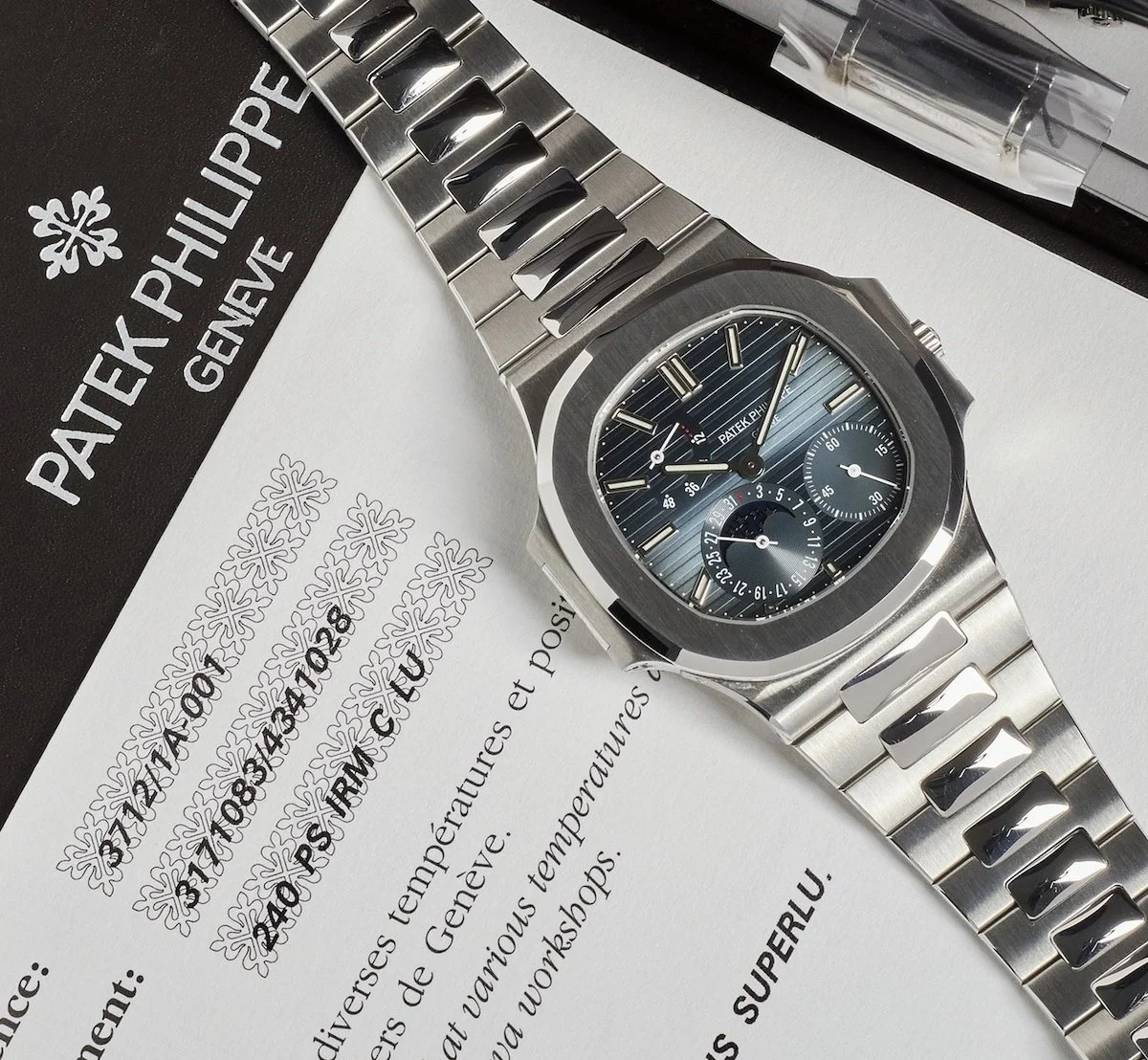 Perspective: The Patek Philippe Reference 5712—The Nautilus That ...