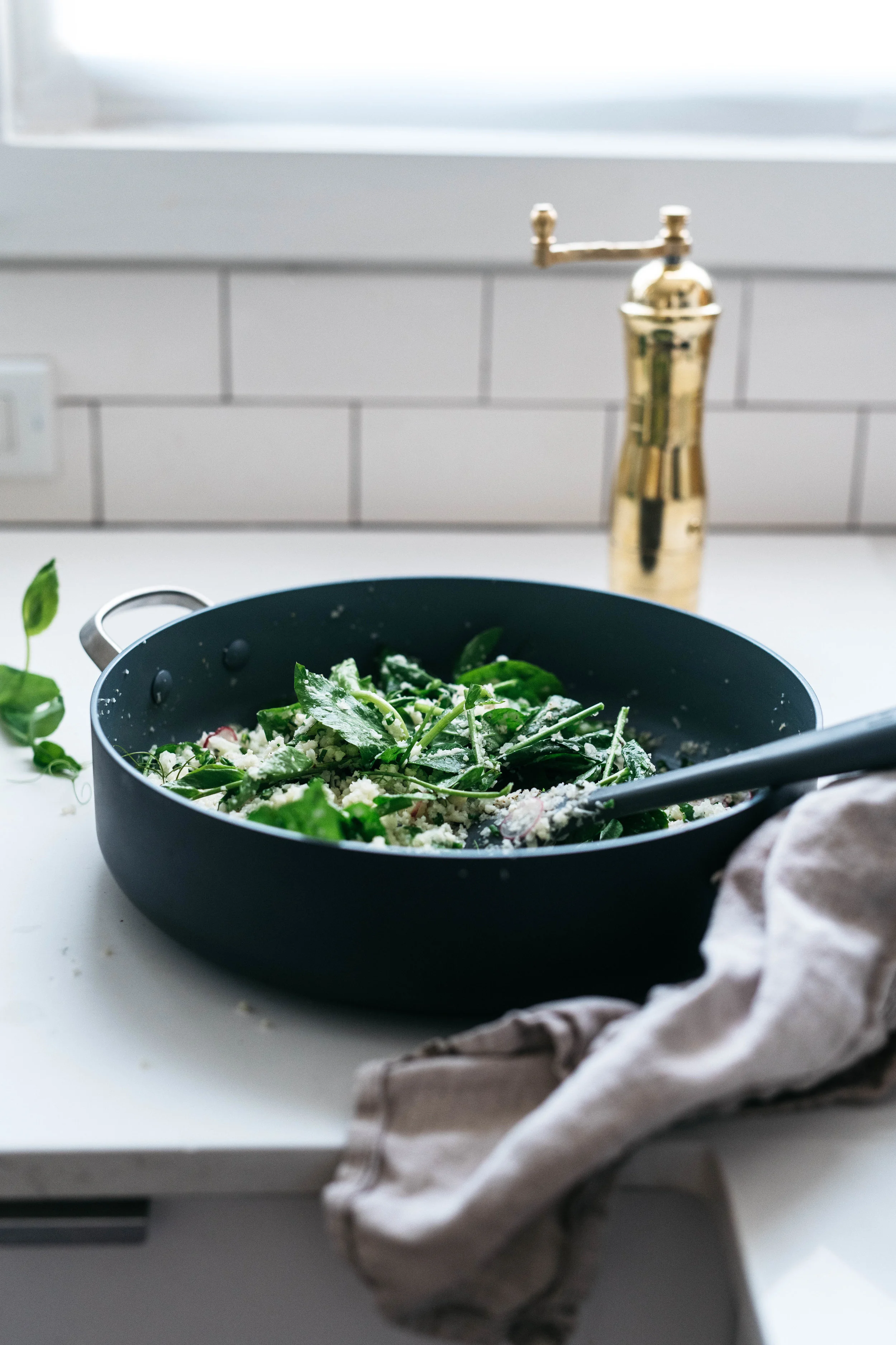 GARLICKY, HERBED CAULIFLOWER RICE W/ PEA SHOOTS — dolly and oatmeal