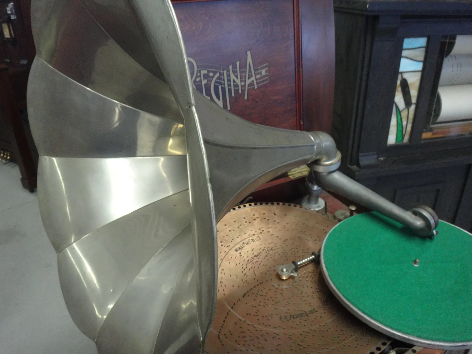 Reginaphone — American Treasure Tour