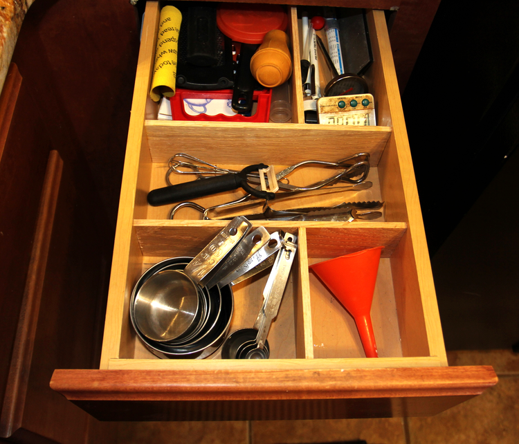 Organizing the junk drawer with dividers! Easy little project ...