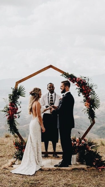 A mind blowing wedding alter! — Beckwith's Treasures