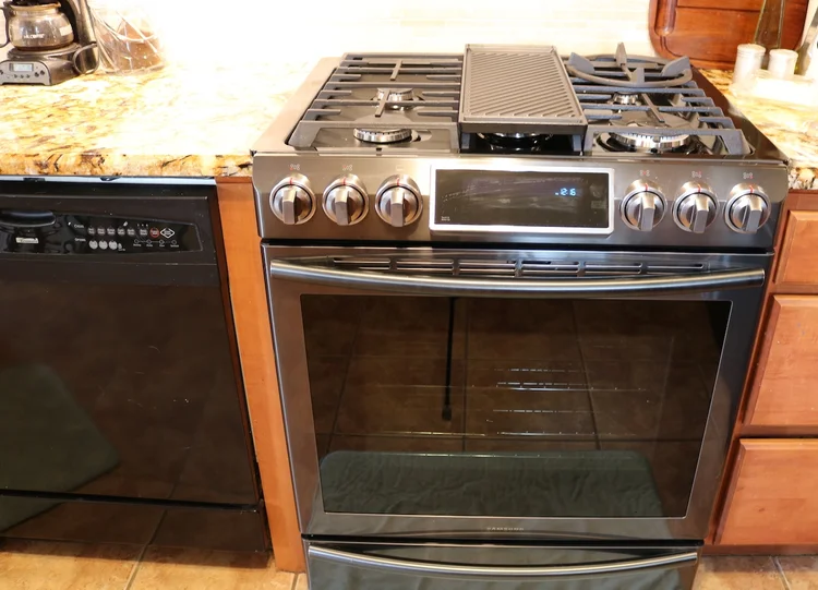 The "compact" microwave and new stove.... — Beckwith's Treasures