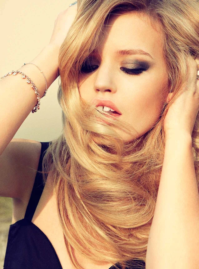 Leading international celebrity fashion stylist Nathalie Riddle ...