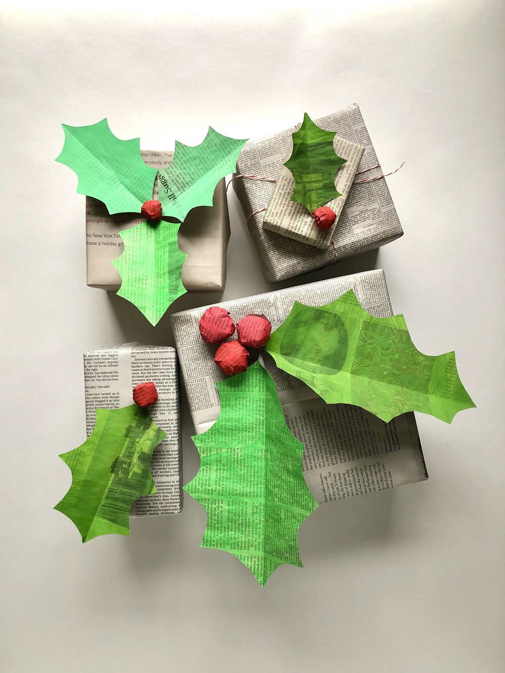 3 Easy DIY Recycled Newspaper Gift Toppers! — super make it