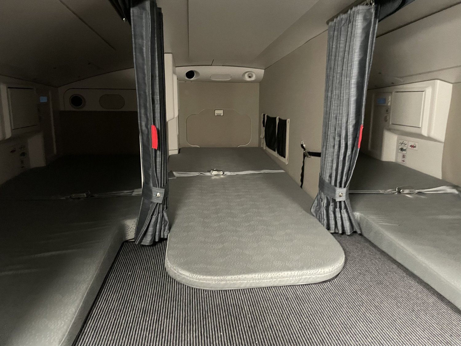 UPDATED: This is how the crew rest areas of the A350-1000 & A350-900 ...