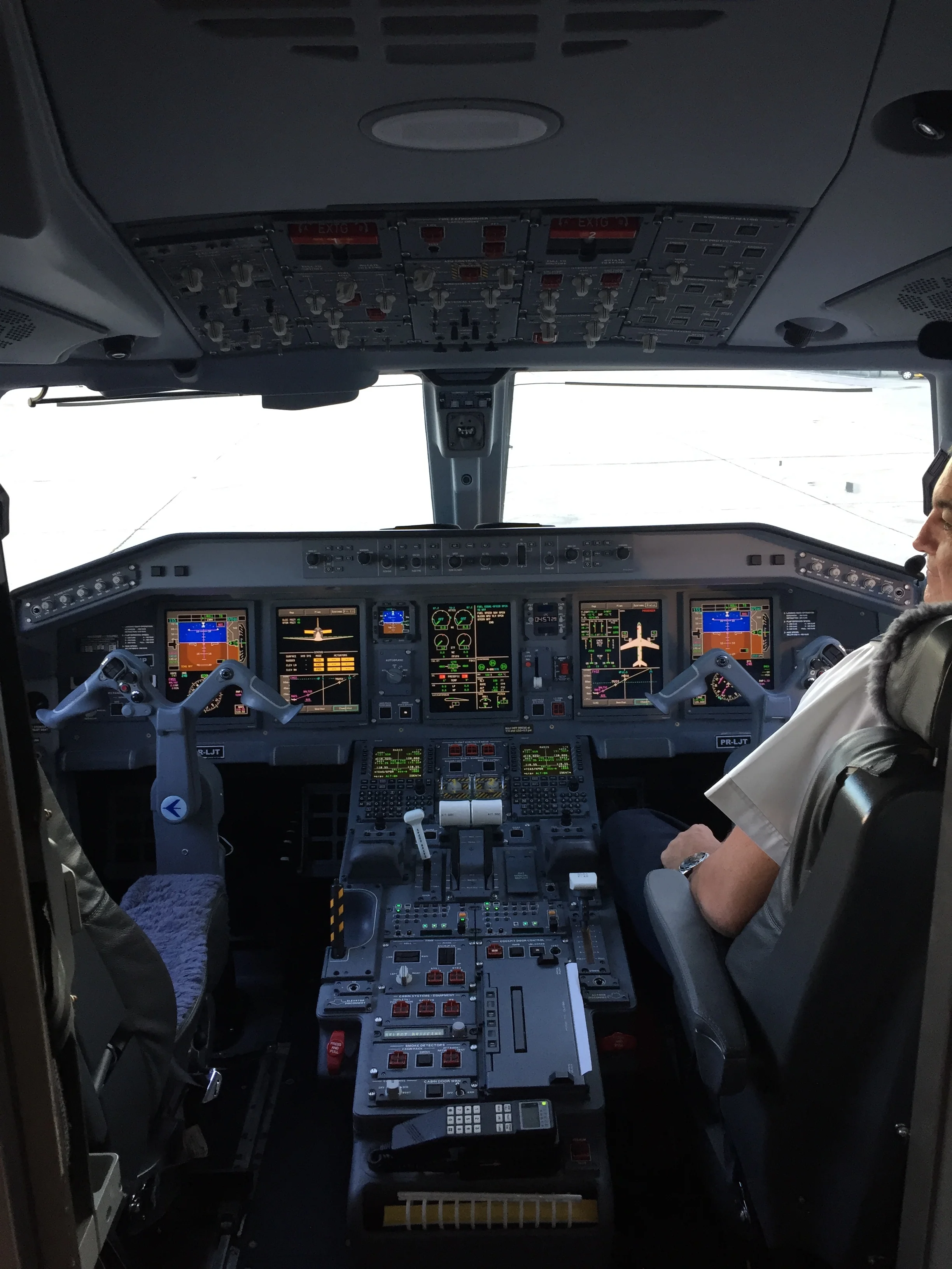 Flying on the Embraer Lineage 1000E Executive Jet — Allplane