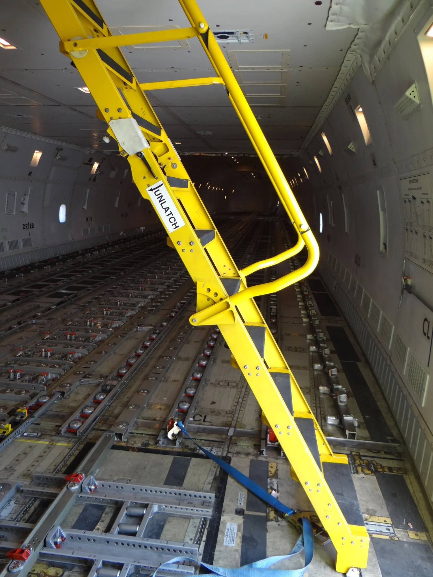 Inside a Boeing 747 freighter — Allplane
