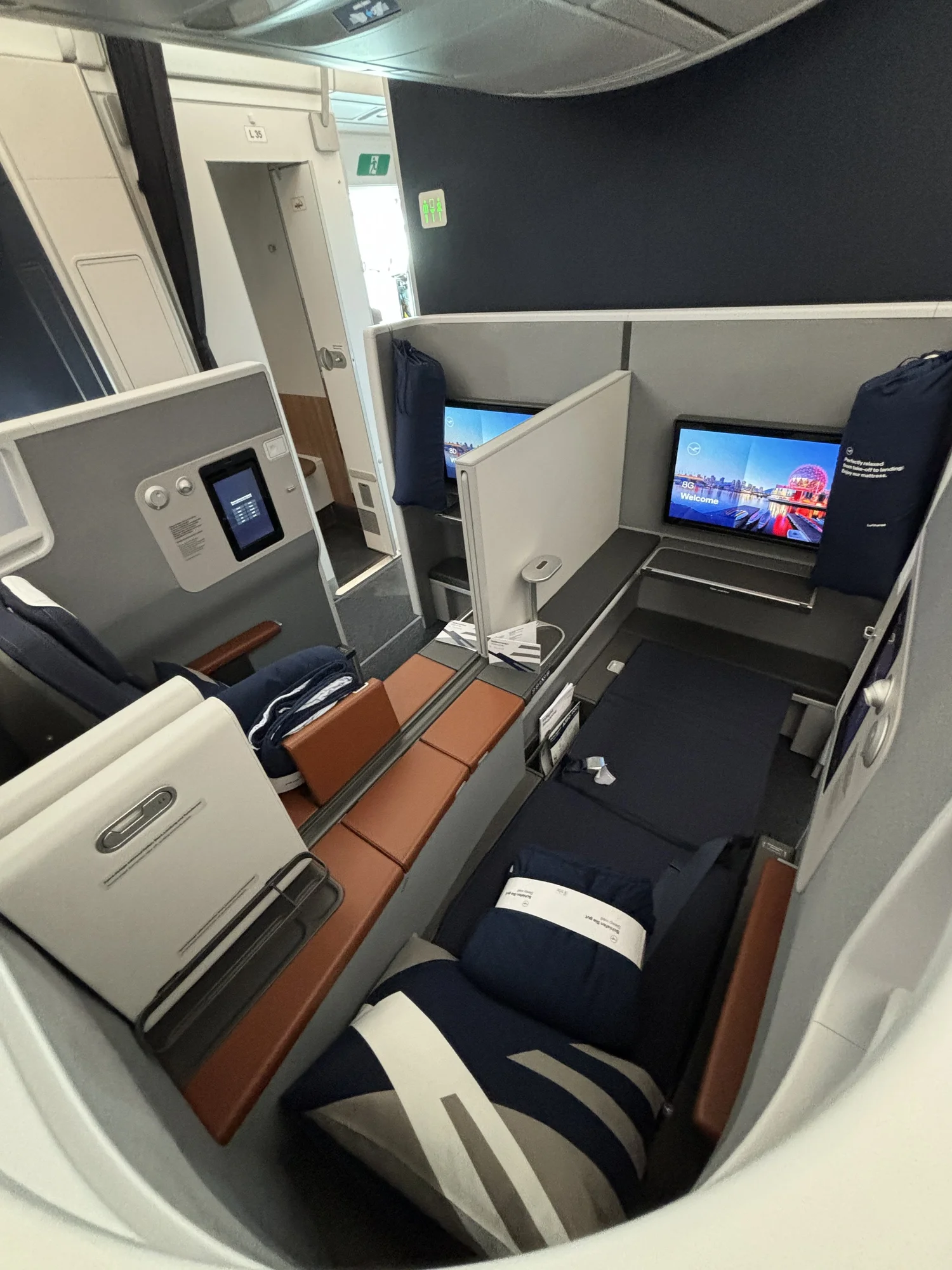 Flight Review: trying out Lufthansa's Allegris Business Class cabin ...