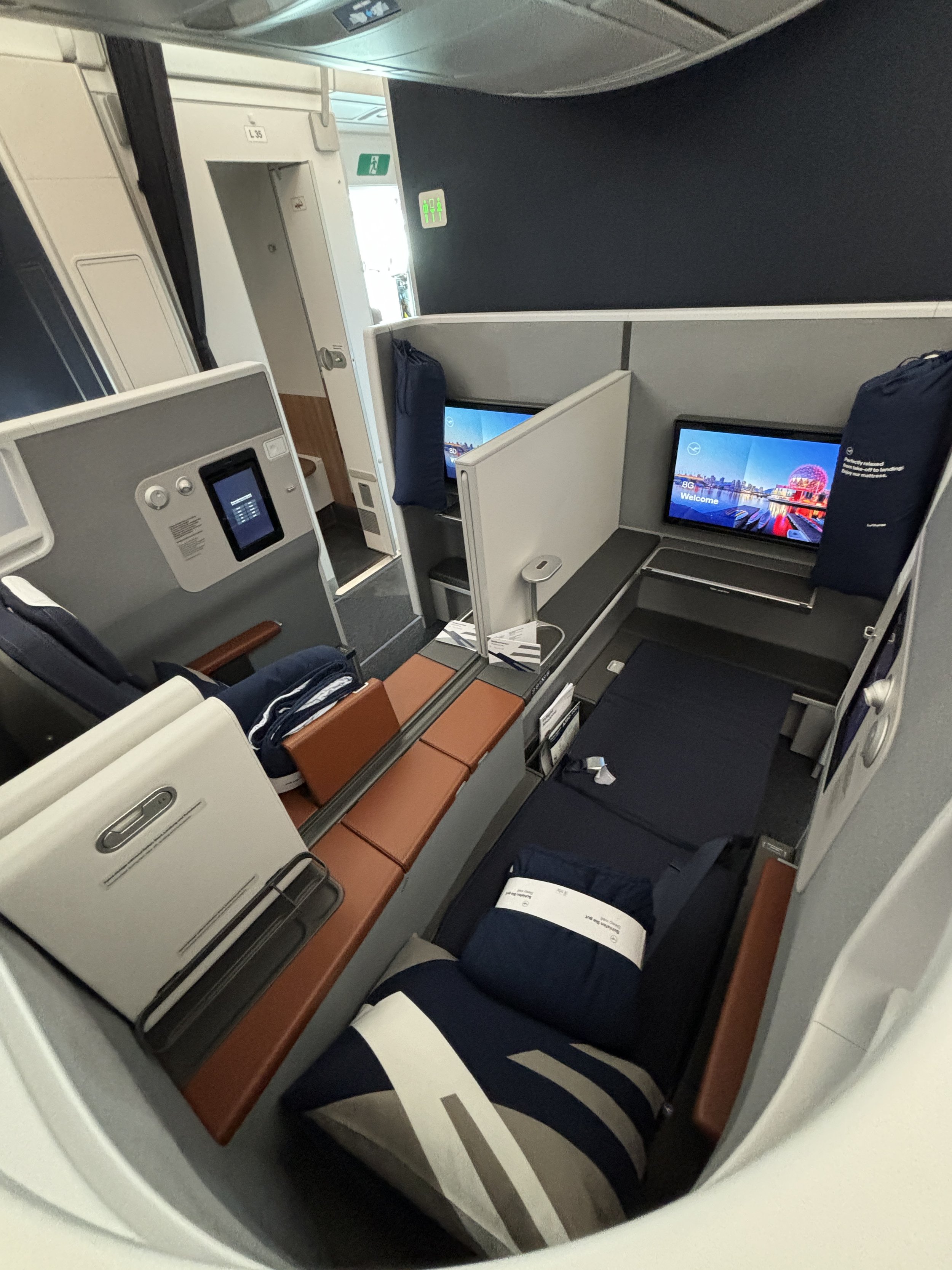 Flight Review: trying out Lufthansa's Allegris Business Class cabin ...