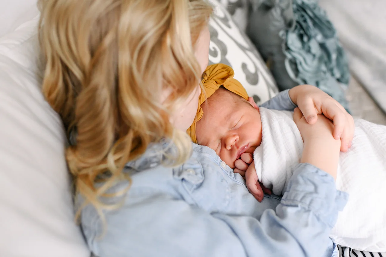 lifestyle newborn session ~ new baby {atx family photographer} — Austin ...