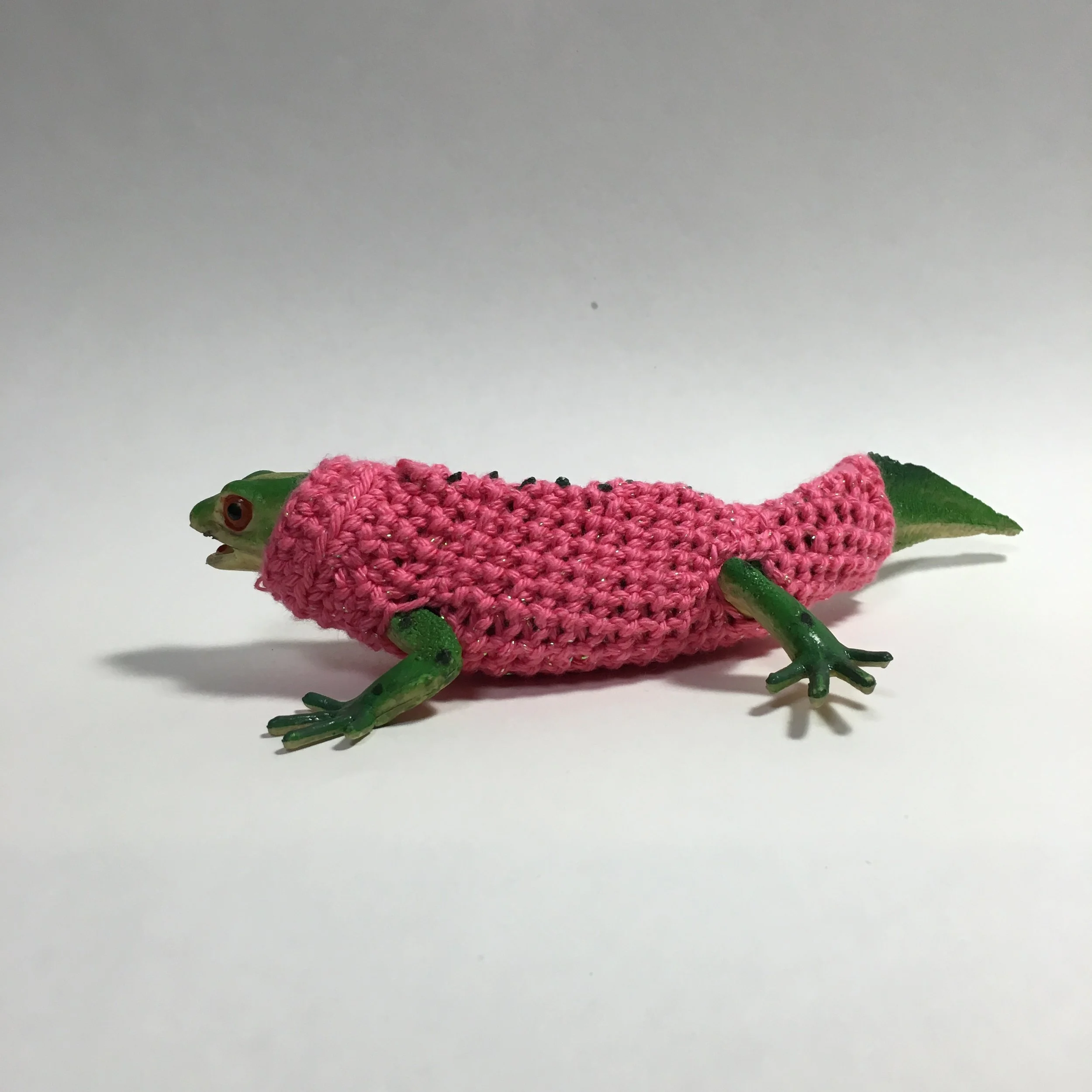 a lizard wearing a pink cotton sweater with lamé — RITSUKO HIRAI ...