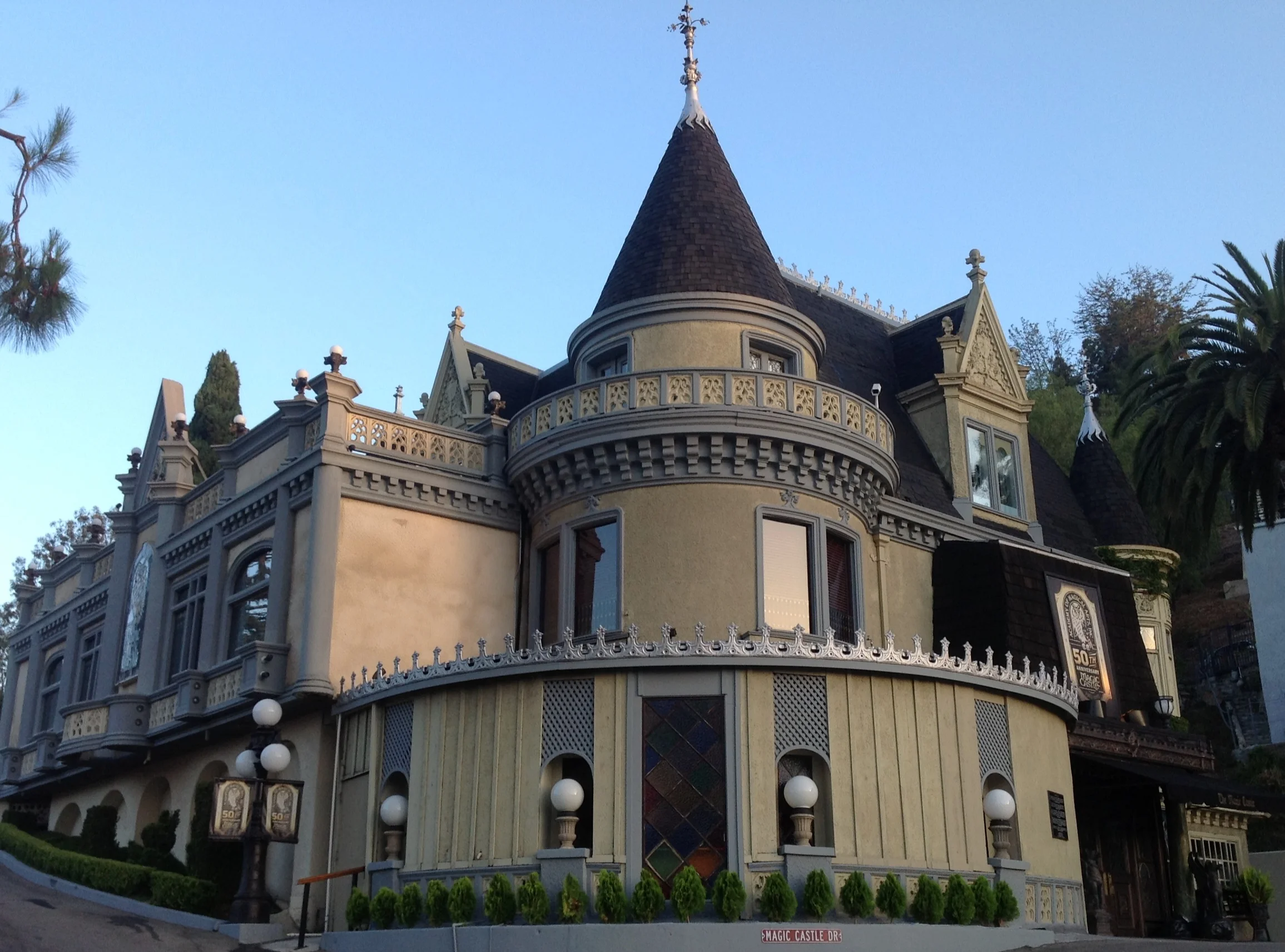 099: My Week at Hollywood's Famed Magic Castle — The Magic Word