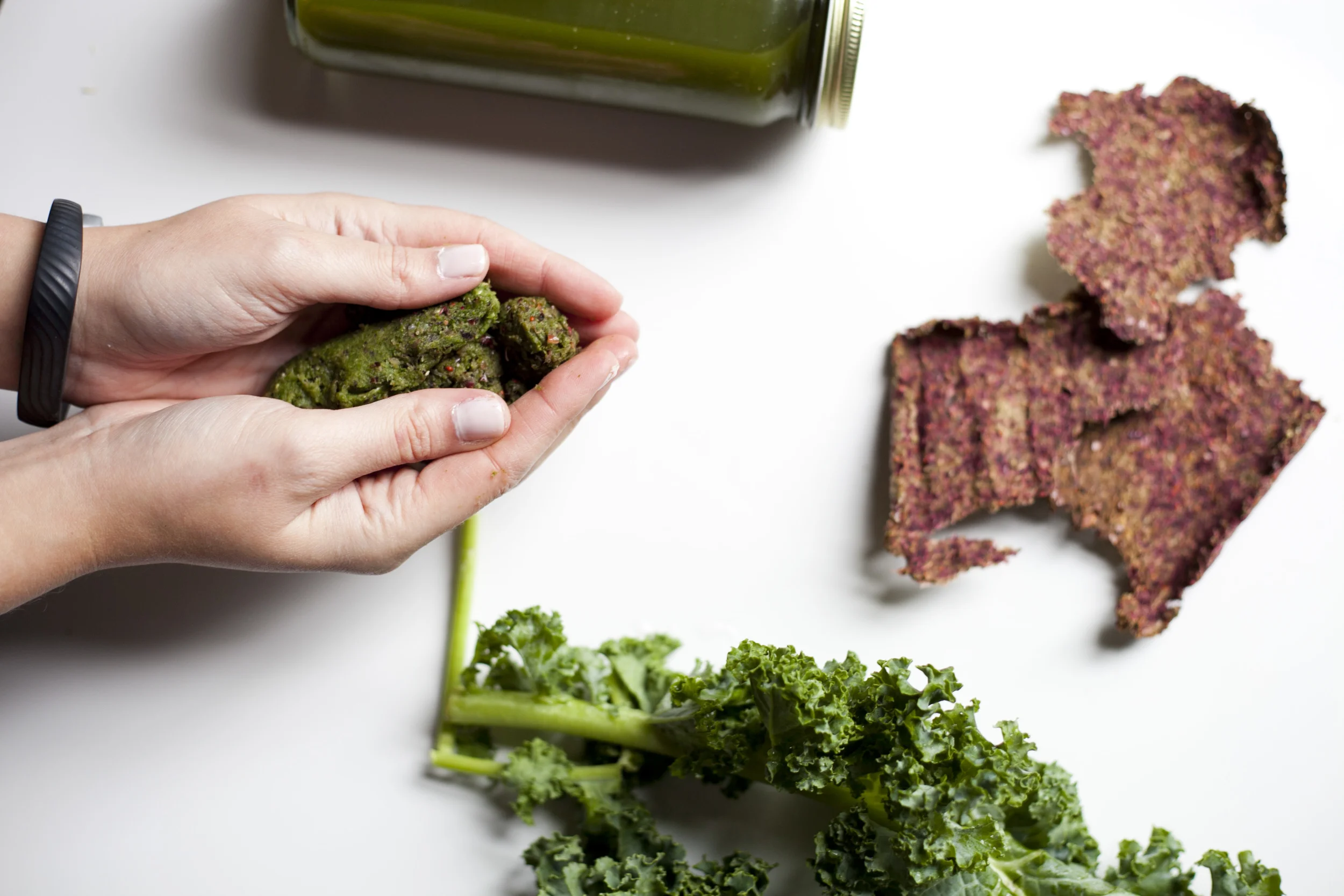 Waste Free Kitchen: Zero Fat Vegetable Juicing Pulp Crackers — OhCarlene